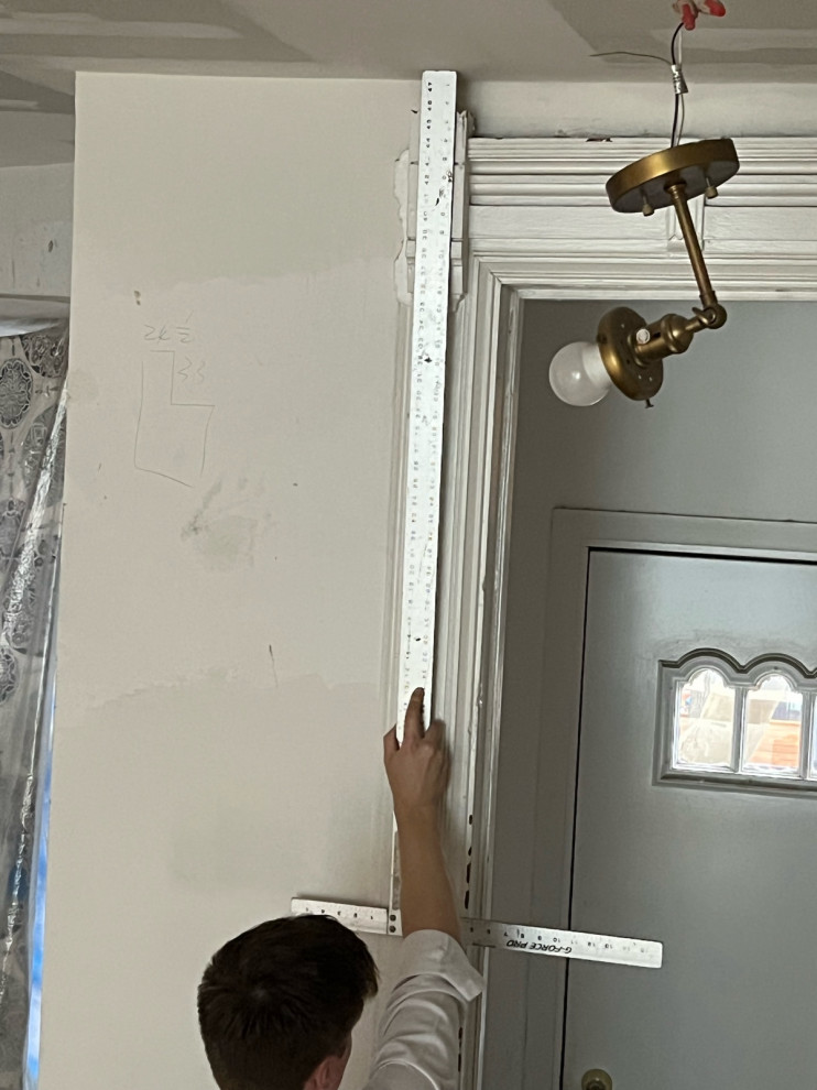 Moulding overlapping with door frame