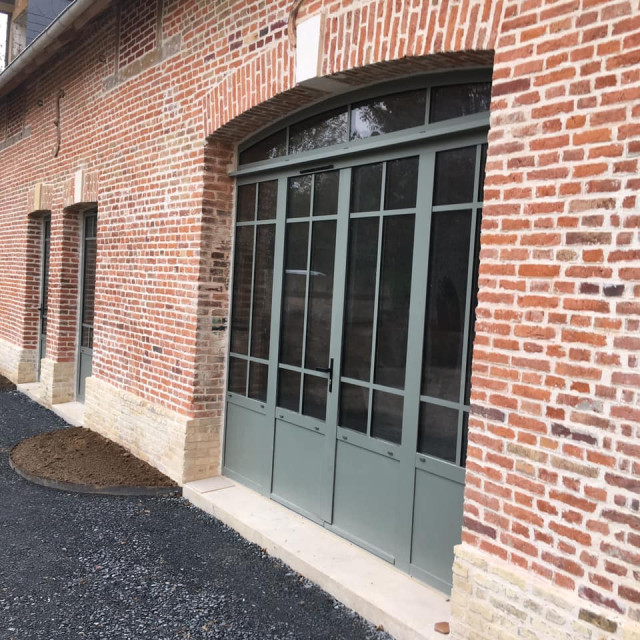 Installations de menuiseries en aluminium au sein d'une demeure d ...