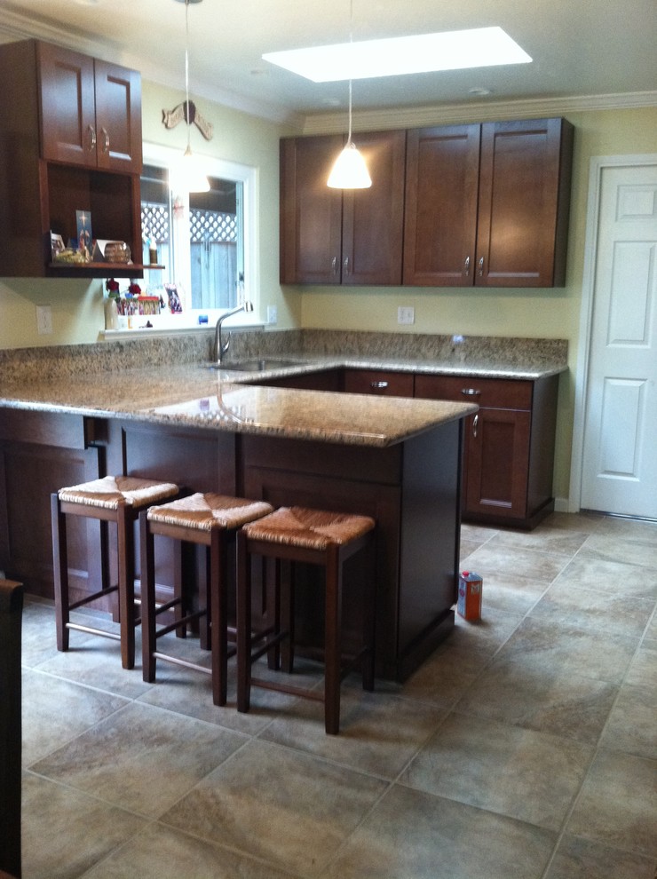 Kichen Granite Counter top & Porcelain floor tile - Contemporáneo - San ...