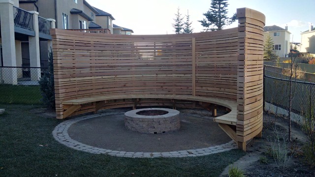Curved Privacy Screen