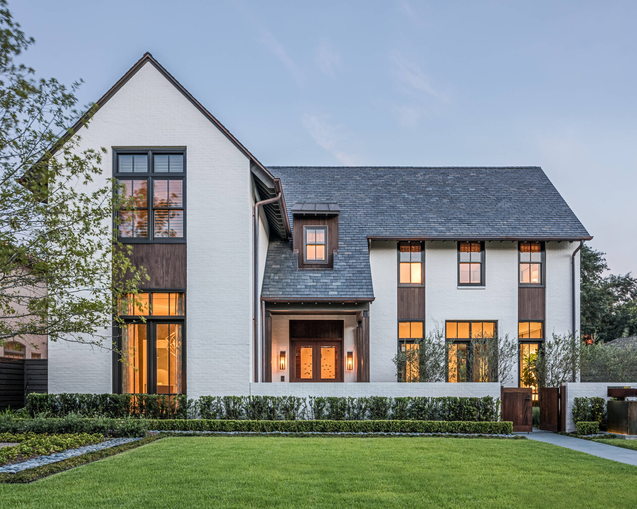 Houzz Tour: A Spacious New Home Marries Classic and Contemporary Design