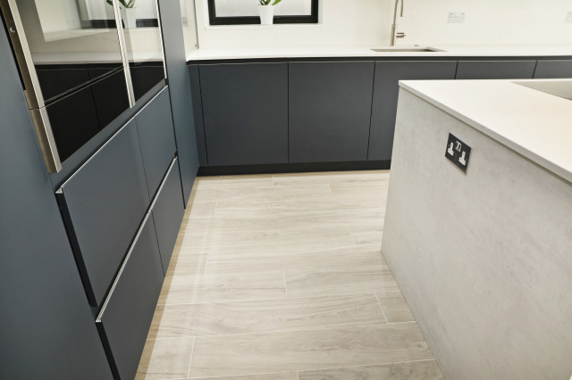 Pronorm Handless in Midnight Blue & Oxide concrete with Cimstone ...