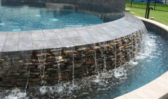 Vanishing Edge Pool Basin with Tile Stacked Stone - Piscine - Orlando ...