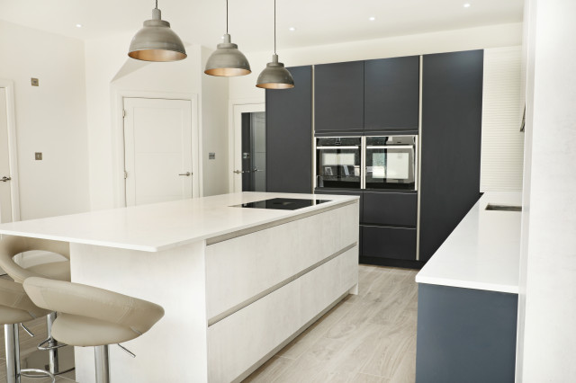 Pronorm Handless in Midnight Blue & Oxide concrete with Cimstone ...