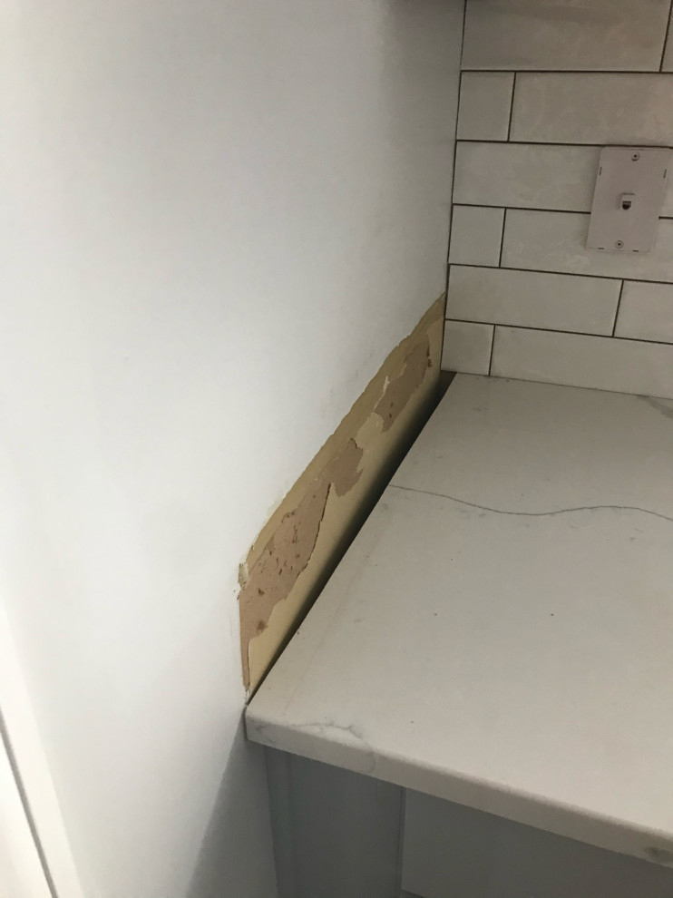 tile backsplash mixed with quartz side splash?