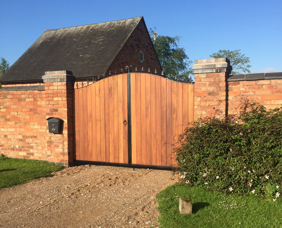 10 Gorgeous Gates That Make a Stylish Statement