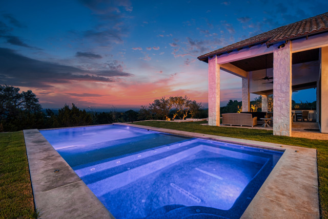 Linear Pool with Faux Negative Edge and Flush Over-sized Spa ...