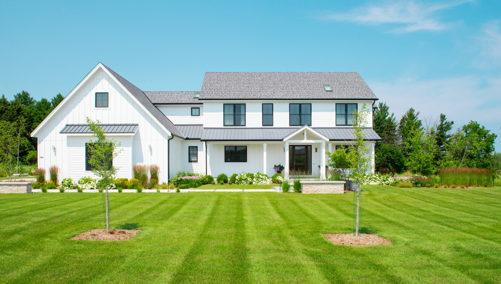 Modern Farmhouse Front Yard Landscape - Mequon, WI - Farmhouse ...