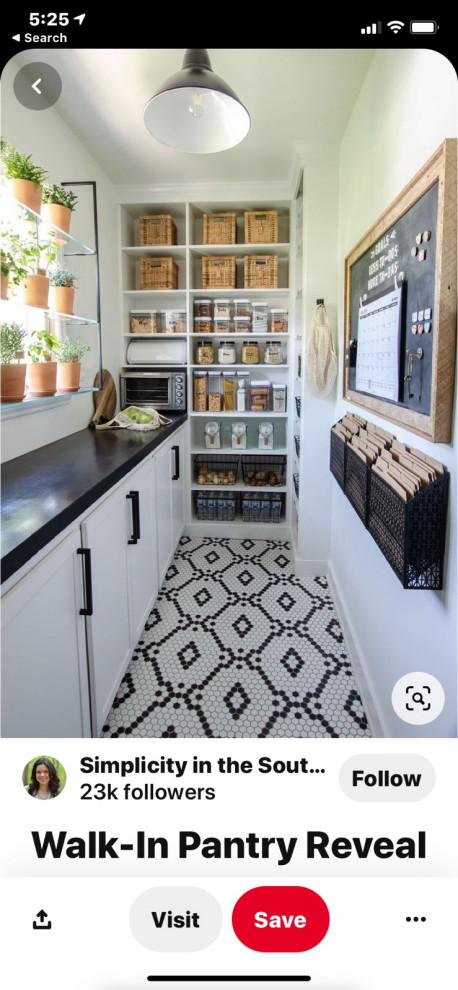 What is the best layout for a 5 x 5 pantry?