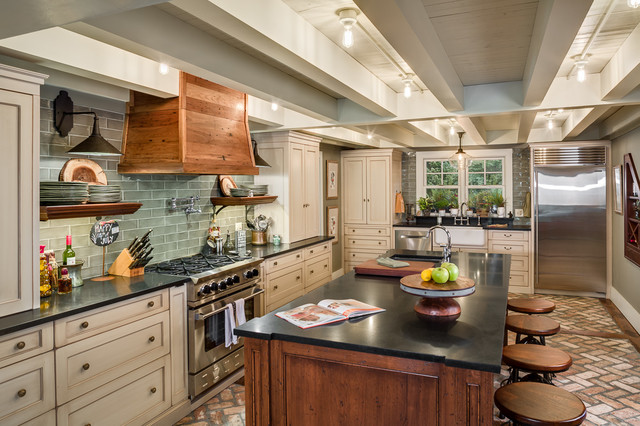 Kitchen of the Week: ‘Raising’ the Ceiling in a Creative Way