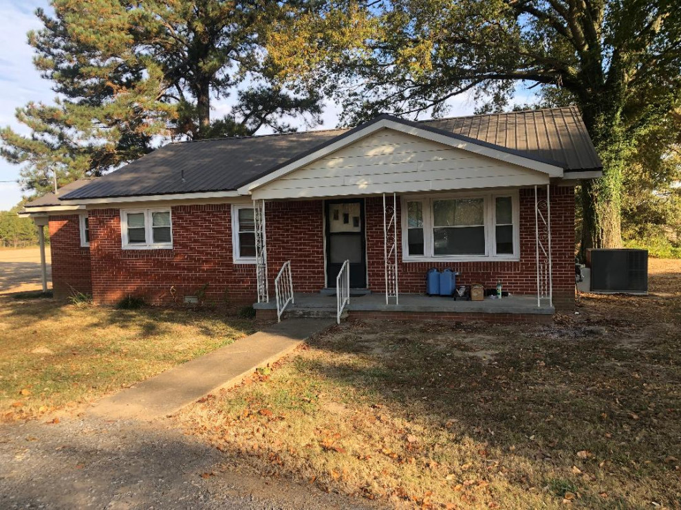 Small neglected ranch house in need of exterior upgrade!