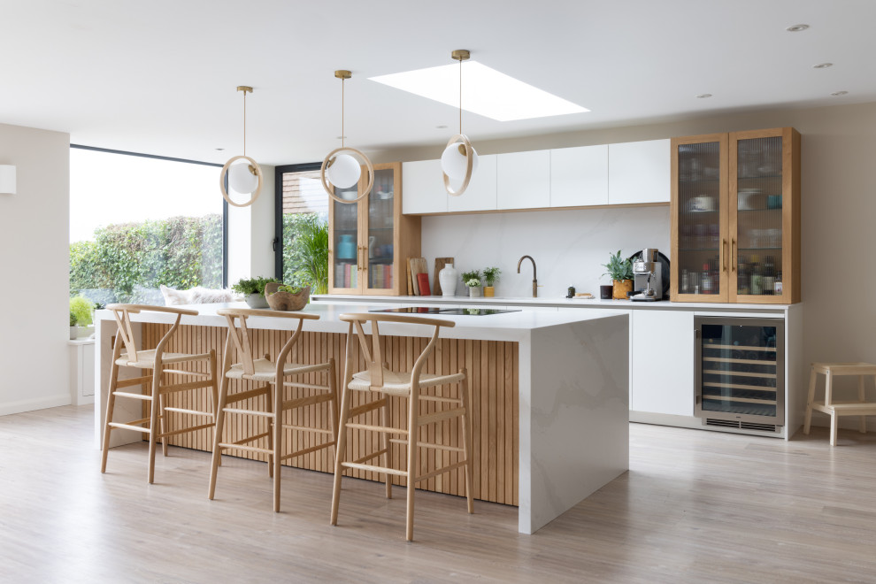 Signature Bespoke Scandi-style Kitchen Featuring EWE Handleless ...