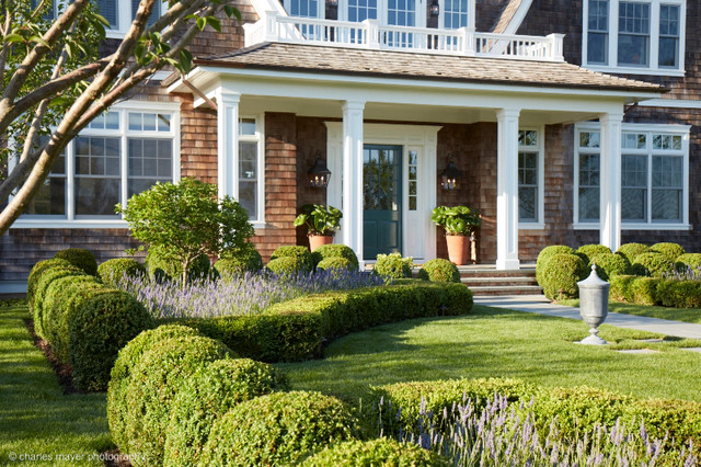 Traditional Estate Backyard Landscaping