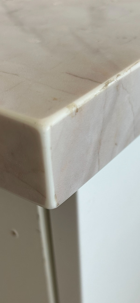 color missing from edges mitered quartz