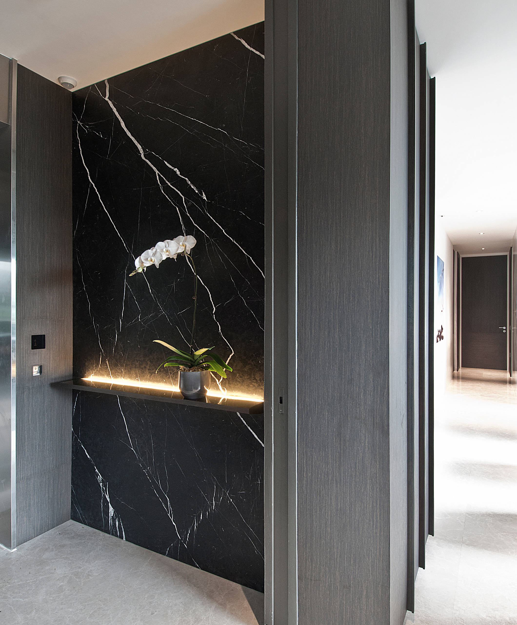 11 Ways a Black Wall Makes a Room Better