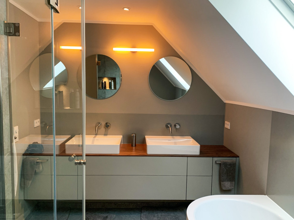 Elegantes Bad in Anthrazit - Klassisch - Badezimmer - Hamburg - von ...