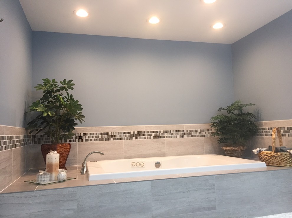 Need Help with Wall decorations around Jacuzzi tub