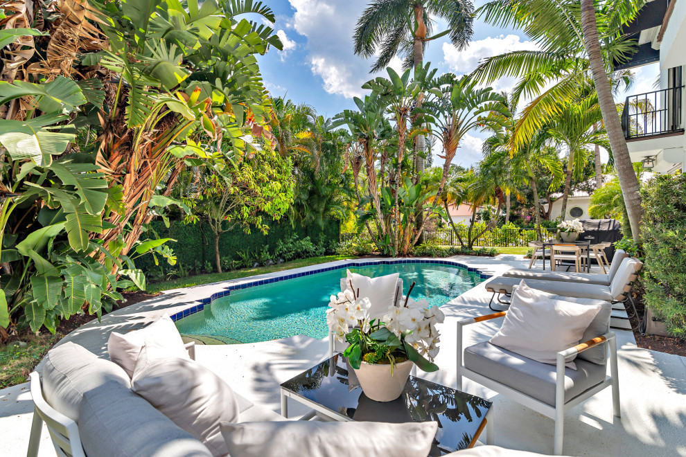 West Palm Beach Contemporary - Tropical - Pool - Miami - by Meridith ...