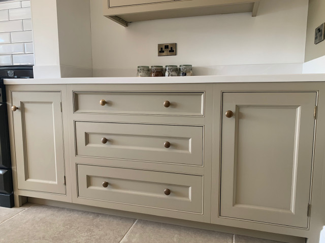 Traditional cream country cottage style kitchen with white worktops ...