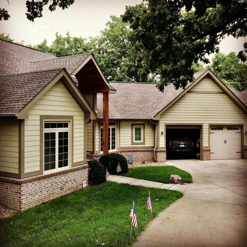 James Hardie navajo beige - Omaha - by Carp's Complete Exteriors | Houzz