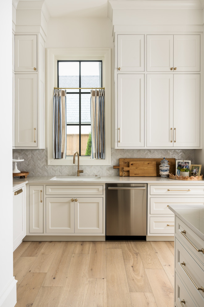 Post & Paddock - Transitional - Kitchen - Dallas - by Le Belle Maison ...