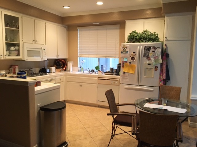 Small Kitchen--dark or light cabinets? | Houzz Forum