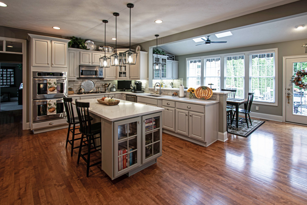 Painted Cabinetry with LaVenta Snow Drift Quartz and Travertine-Look ...