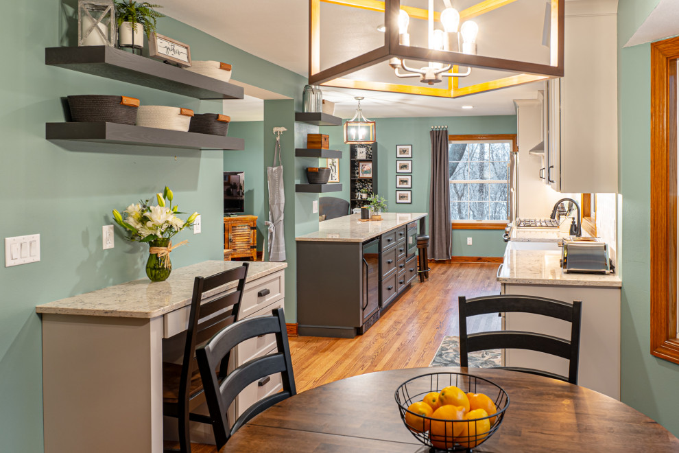 Pop of Color Farmhouse Kitchen - Farmhouse - Kitchen - Milwaukee - by ...