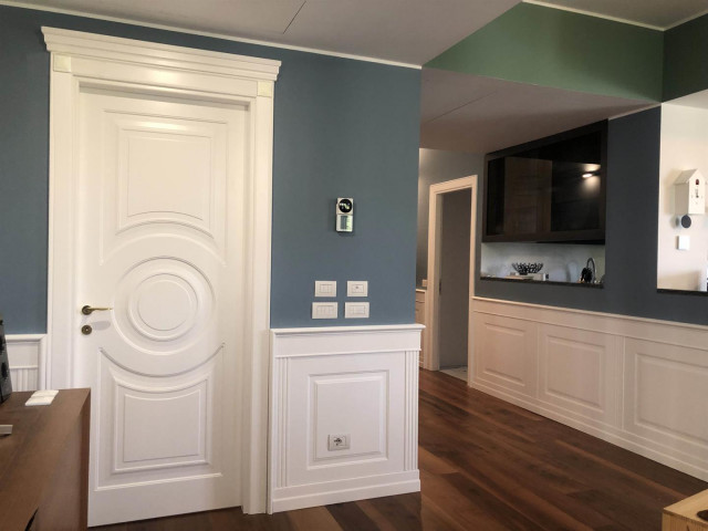 porte e boiserie classica bianca - Classique - Couloir - Milan - par ...