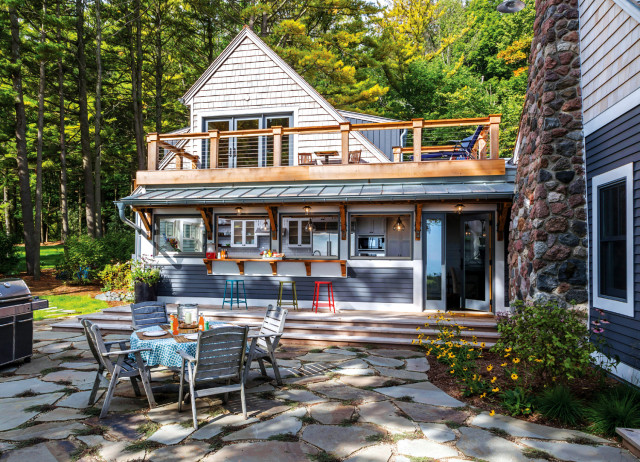 Yard of the Week: Lakefront Retreat for Relaxing and Entertaining