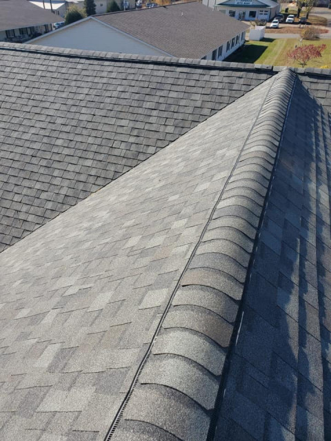 CertainTeed Landmark installed in Georgetown Gray on an office building ...