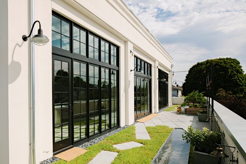 The Black Window Trend – the House of Grace