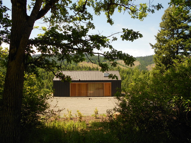 Stickybeak of the Week: A Tractor Shed Enters a New Era | Houzz NZ