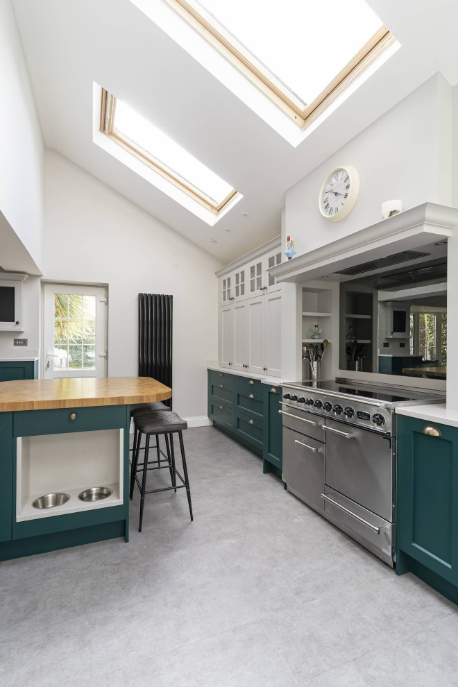 Classic green shaker kitchen in Thame - Traditional - Kitchen ...