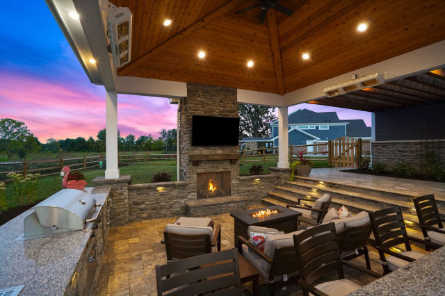 Pavilion with outdoor kitchen, gas fireplace and swim up bar. - Patio ...