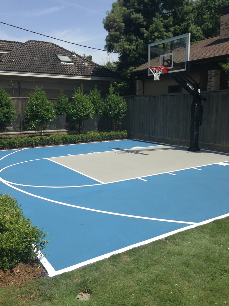 Weston R's Pro Dunk Platinum Basketball System on a 25x25 in Waco, TX ...
