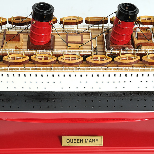 Queen Mary Large With Display Case Cruise Ship Model - Beach Style ...