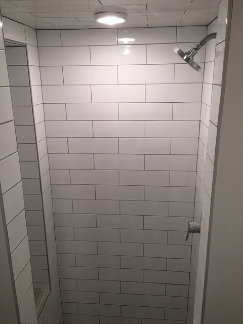 Large Subway Tile Walk in Shower - Clásico - Atlanta - de Bradley ...