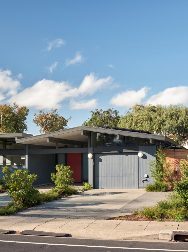 Houzz Tour: Midcentury Home Updated for Multigenerational Living