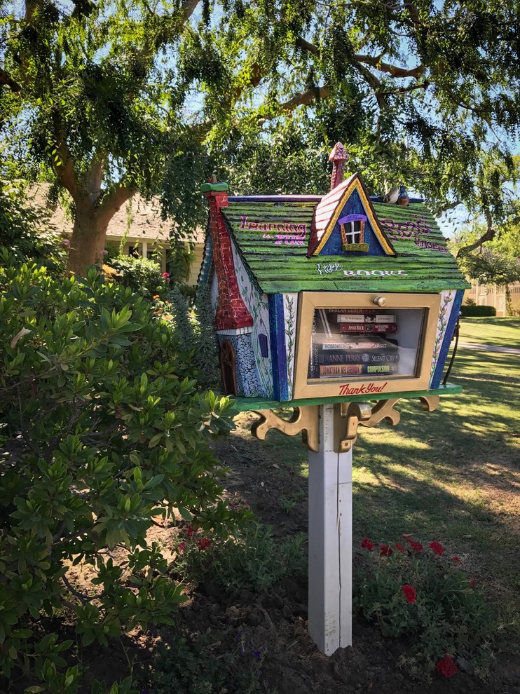 Book It: Bring a Mini Library to Your Front Yard