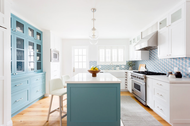 A Graphic Backsplash Sets the Color Palette for a New Kitchen