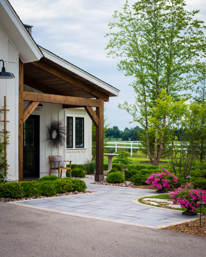 Hartford 1850's Farmhouse - Farmhouse - Milwaukee - by American ...