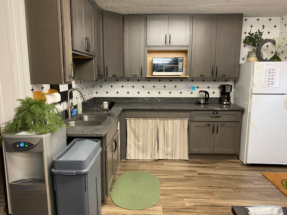 Mobile Home Kitchen - Farmhouse - Kitchen - Atlanta - by R. Apple & Co ...