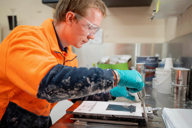 How Is Paint Made? See Inside a Haymes Paint Factory | Houzz AU