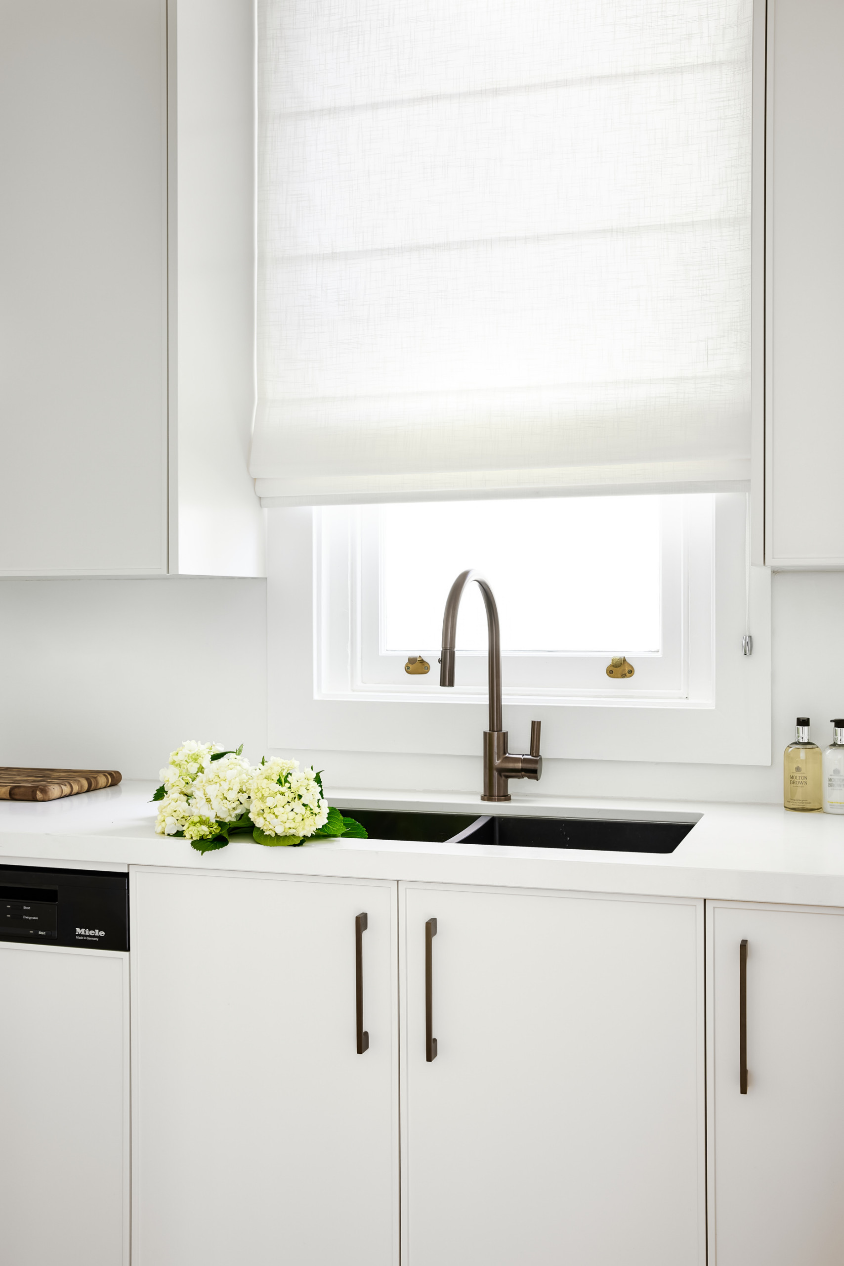 Houzz Tour: A Dark, Chilly Home Made Warm and Inviting | Houzz IE