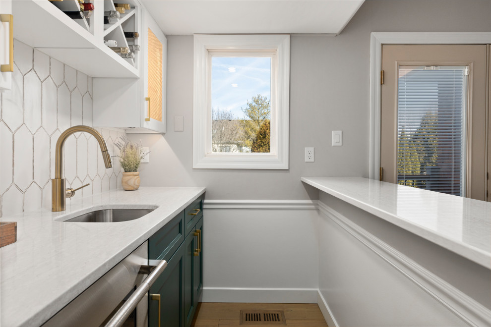 Sherwood Green Kitchen, Bar, and Laundry Room - Home Bar - St Louis ...