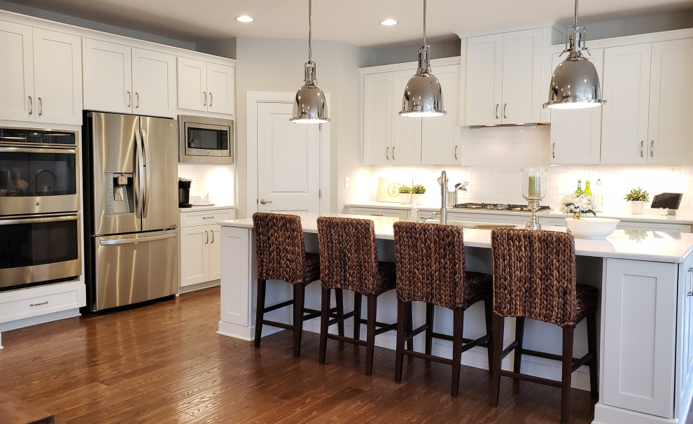 Which light rail goes best with flat panel shaker cabinets?