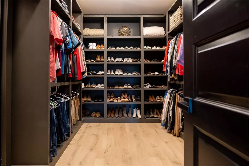 The Chelci Beautiful Exclusive Farmhouse Style House, Plan 6484 ...