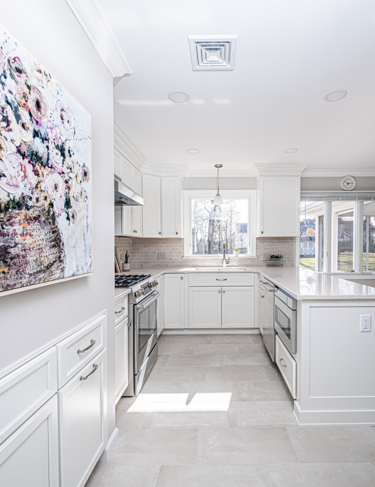 Light and Open U-Shaped Kitchen - Traditional - Kitchen - New York - by ...