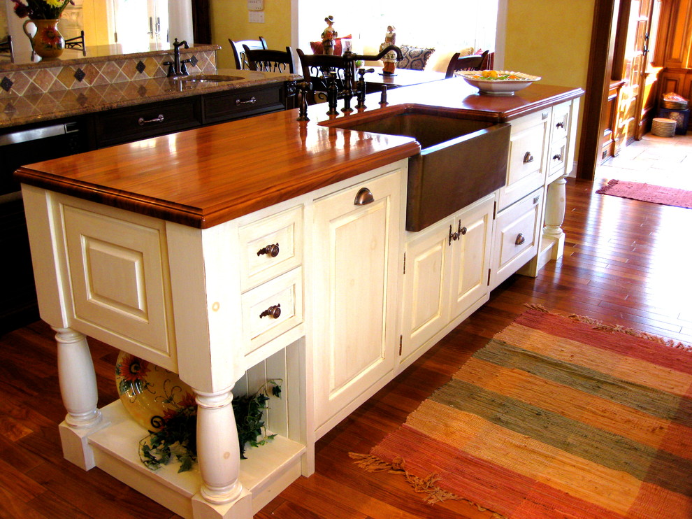 Woodipedia: Mahogany Furnishes a Rich Look